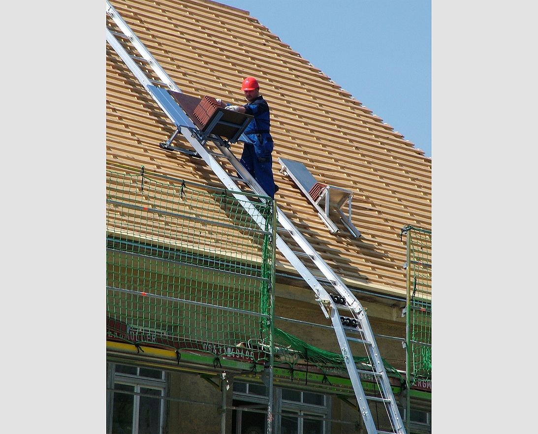 Inclined Hoist – for Roofers, Construction Workers | GEDA
